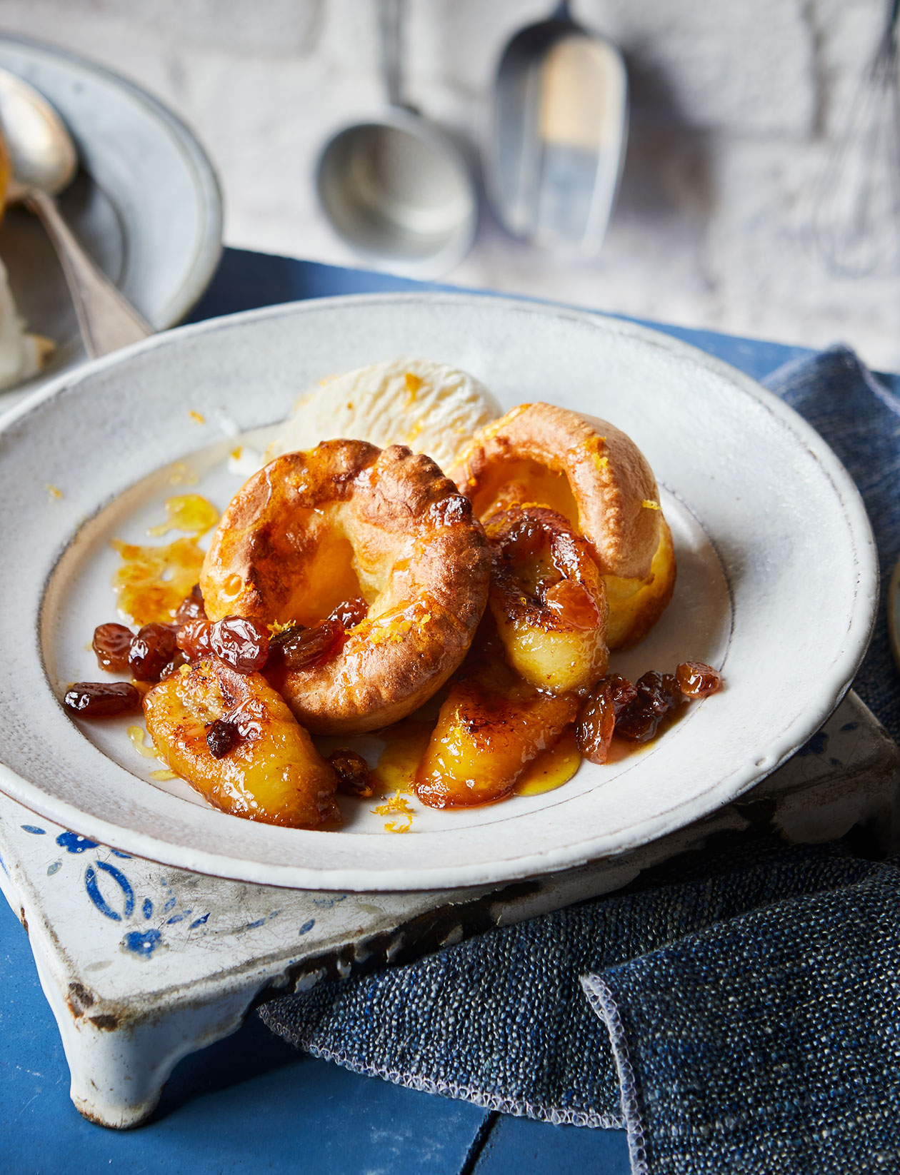 Sweet Yorkshire puddings with golden syrup and caramelised bananas ...